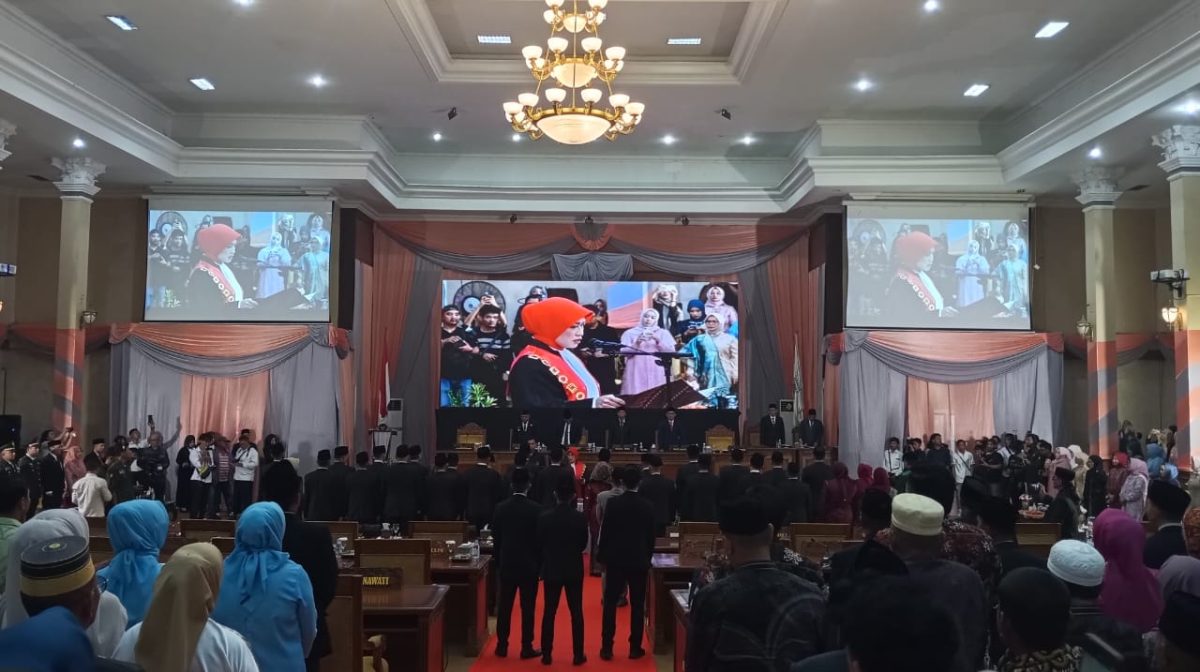 Paripurna Pelantikan dan Pengambilan Sumpah 30 Anggota DPRD Tanjabtim ...
